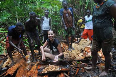 Ulat Sagu Makanan Khas Masyarakat Papua | Badan Kebudayaan Nasional PDI ...